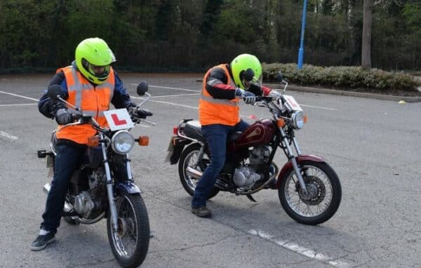 A Guide For Beginners Using The Motorcycle Stands - Motorcycle Riders Hub